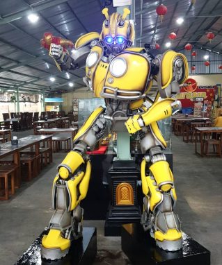 Tempat Nongkrong Asyik untuk Pecinta Action Figure, Makan Sambil ...