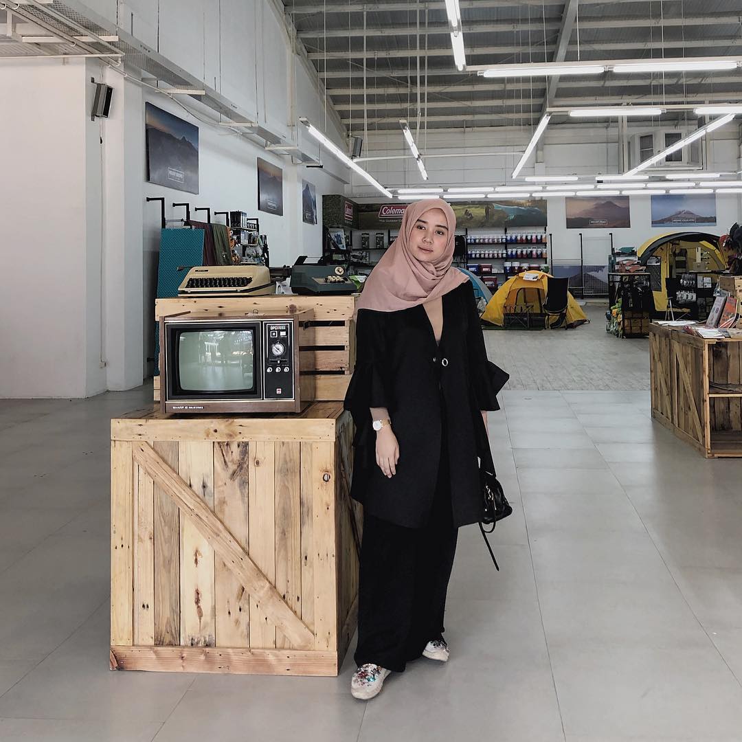 Inspirasi Spot di Vintage Vibes Store, Lokasi Tak Biasa Bisa Instagenic ...