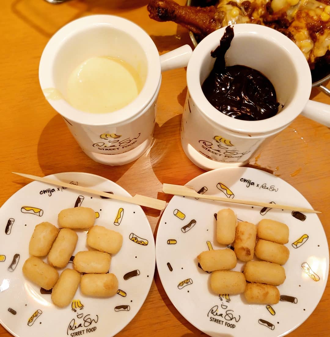 Cicipi Enaknya Tteokbokki Cocol Coklat, Jajanan Ciptaan Food Vlogger Ria SW