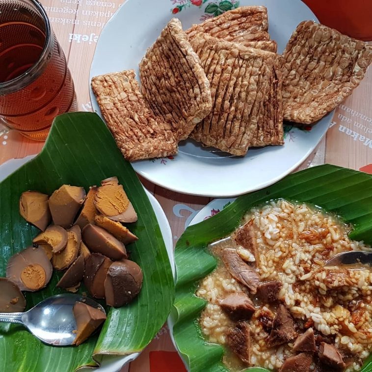Nasi Gandul Pati, a Traditional Delight in Simplicity