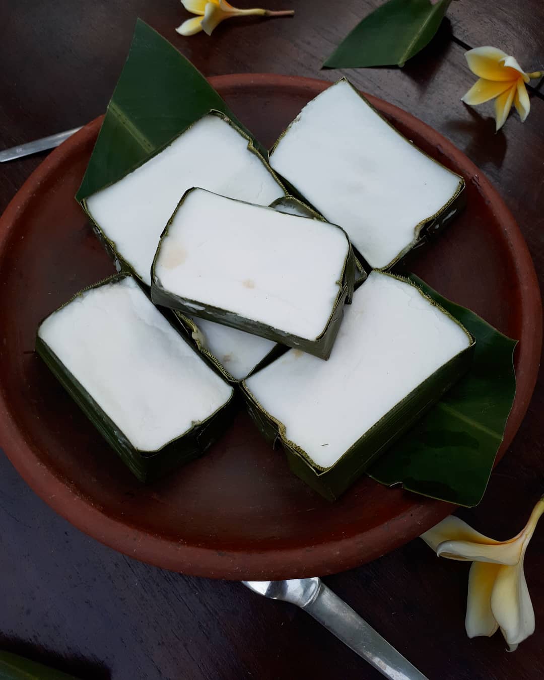 10 Jajanan Pasar Khas Sulawesi, Tetap Bertahan di Tengah Gempuran Kue ...