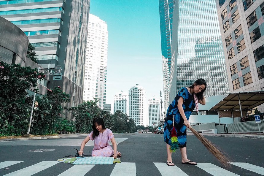 Jakarta Sepi, Begini 10 Potret Kocak Masyarakat ‘Kuasai’ Jalan Raya ...