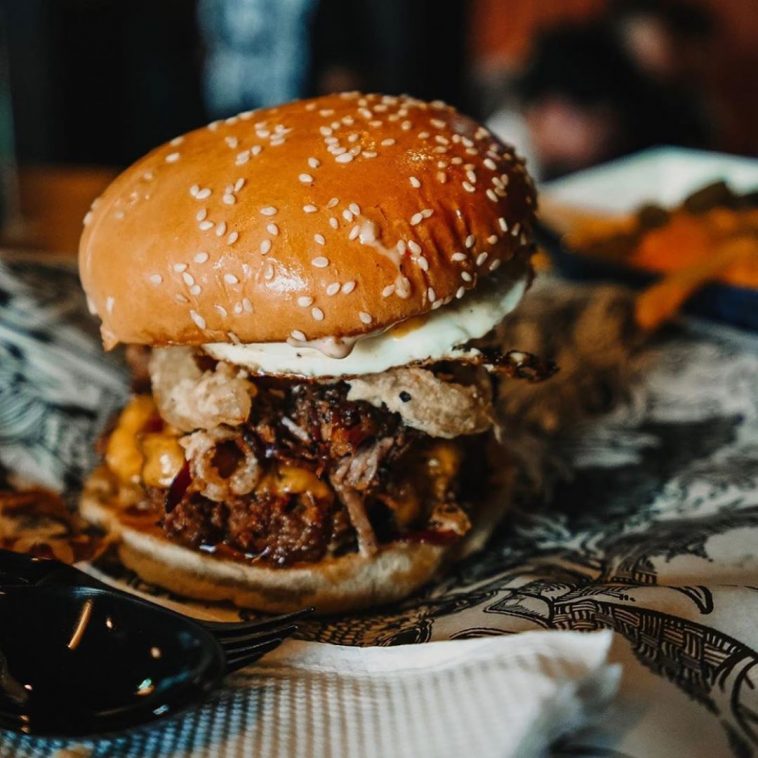 Laper Liat Taylor Swift dan Katy Perry Damai? Serbu Fast Food Lokal Ini Yuk