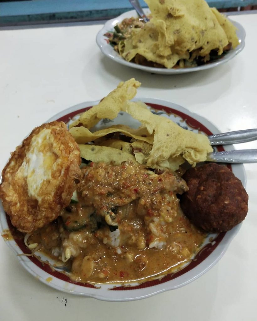 Enjoying the Authentic Pecel Tumpang in Kediri