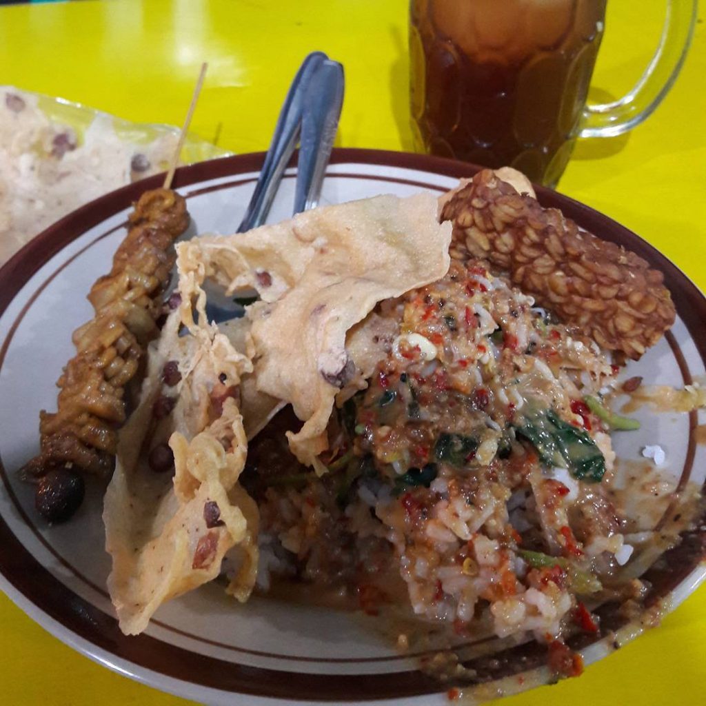 Enjoying the Authentic Pecel Tumpang in Kediri