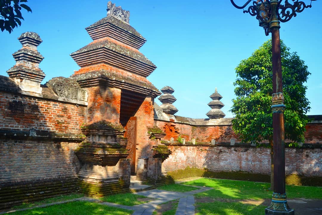 4 Masjid Berarsitektur Unik Pulau Jawa, Sudah Pernah ke Sini?