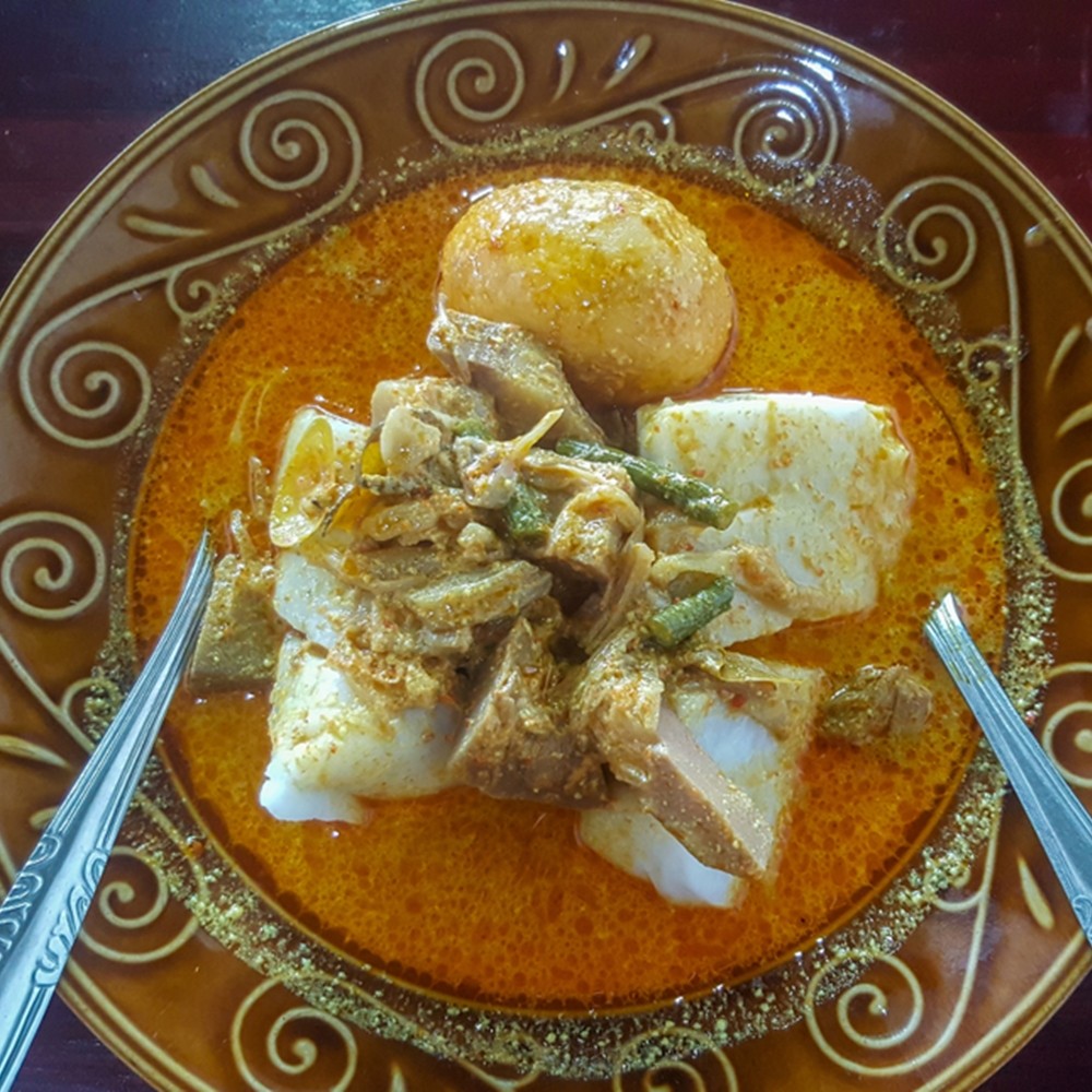 4 Kuliner yang Cocok Disantap dengan Buras, Si Gurih Asal Sulawesi