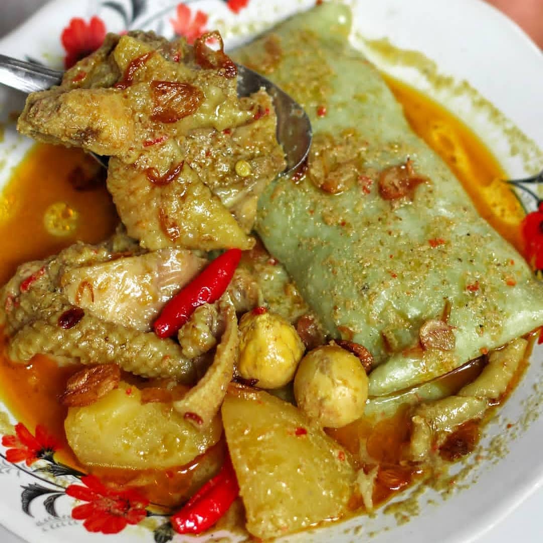 4 Kuliner yang Cocok Disantap dengan Buras, Si Gurih Asal Sulawesi