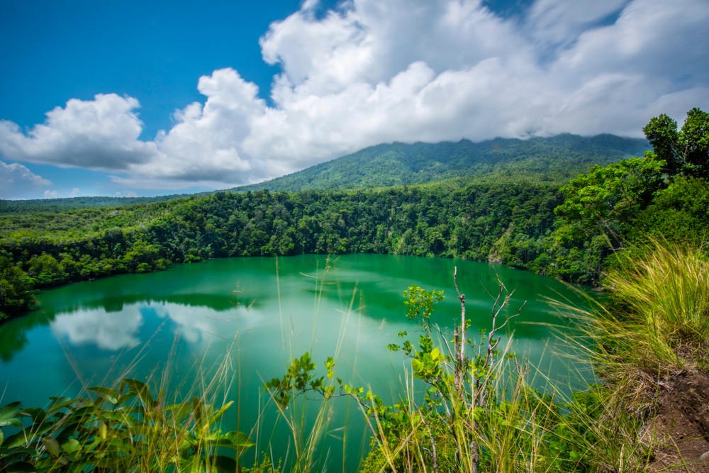 10 Danau Angker di Indonesia, Mulai Noni Belanda Sampai Naga Raksasa