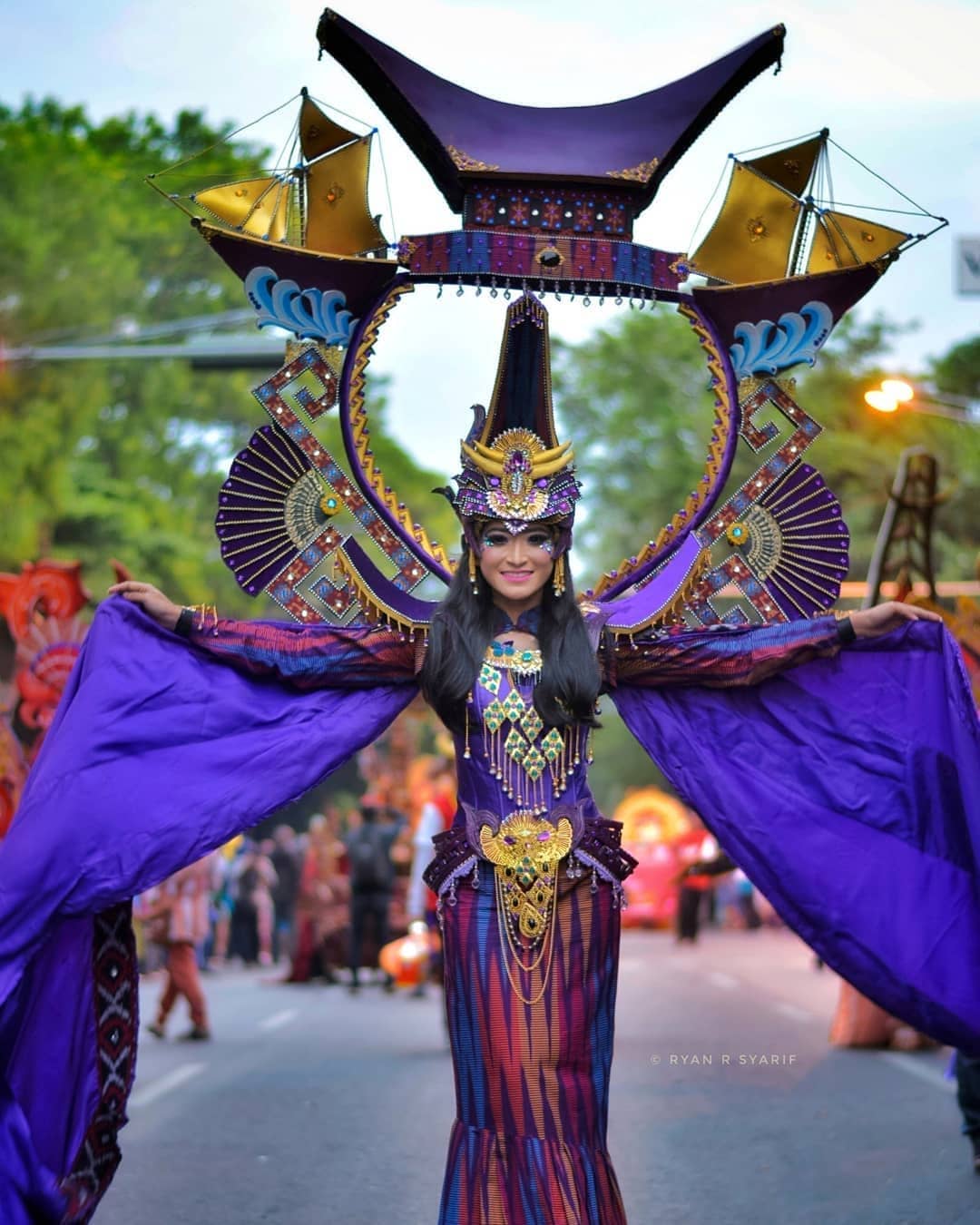 Solo Batik Carnival 2019, a Clash of Colors