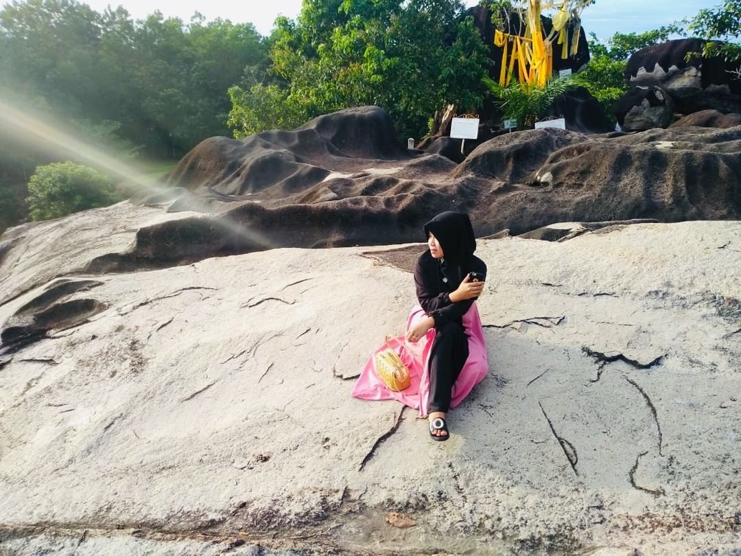 Bukit Batu Tjilik Riwut Kalimantan Tengah, Kabarnya Batu dari Kahyangan