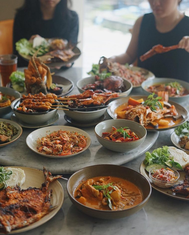 Eating Like Jokowi and Prabowo at Sate Khas Senayan