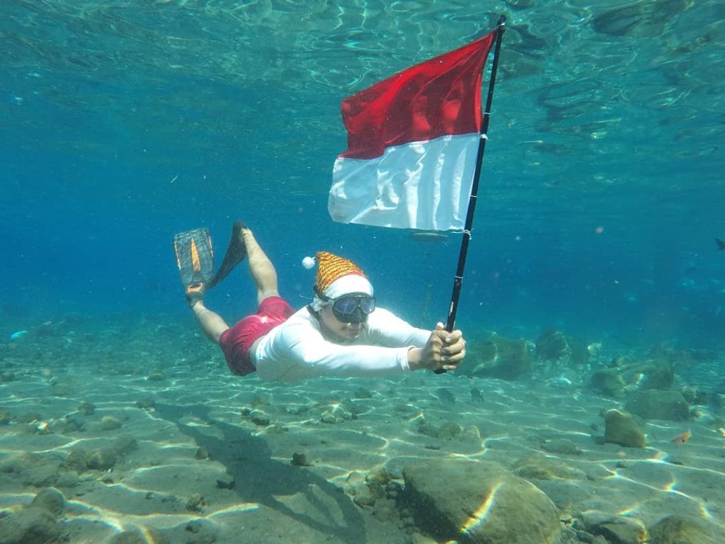 Upacara Bendera Unik di Indonesia, Mau Coba?