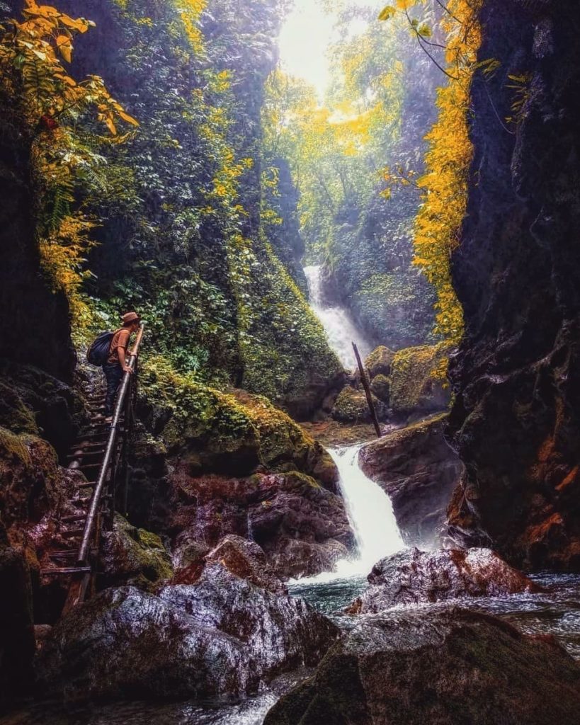 Curug Walet, Indahnya Air Terjun Tersembunyi di Gunung Salak