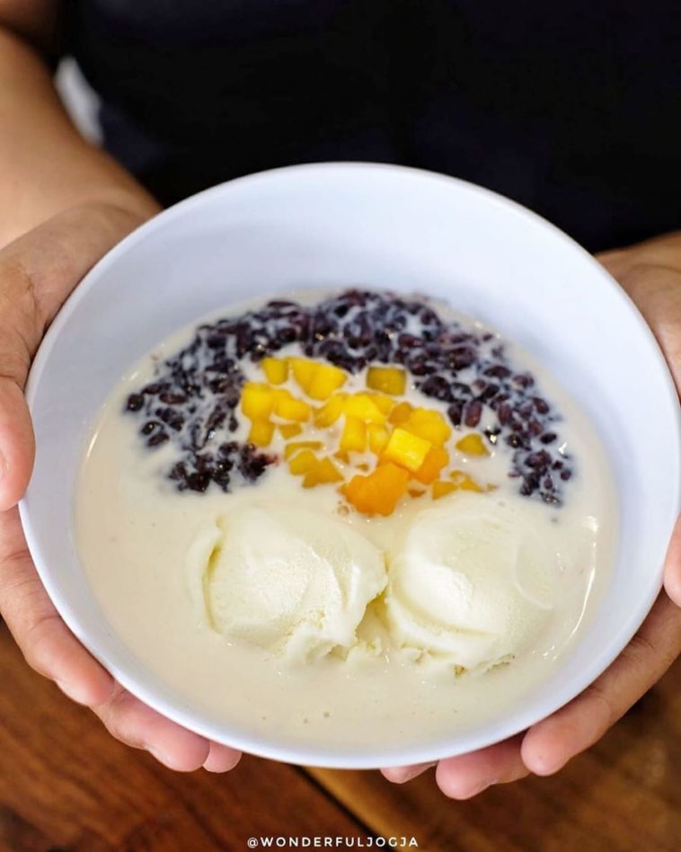 Ragam Ketan Kekinian, Mulai Topping Buah Hingga S’mores