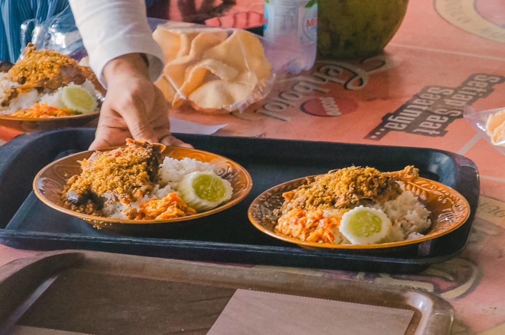 Nikmati Nasi Bebek Sinjay di Bangkalan, Enaknya Nendang!