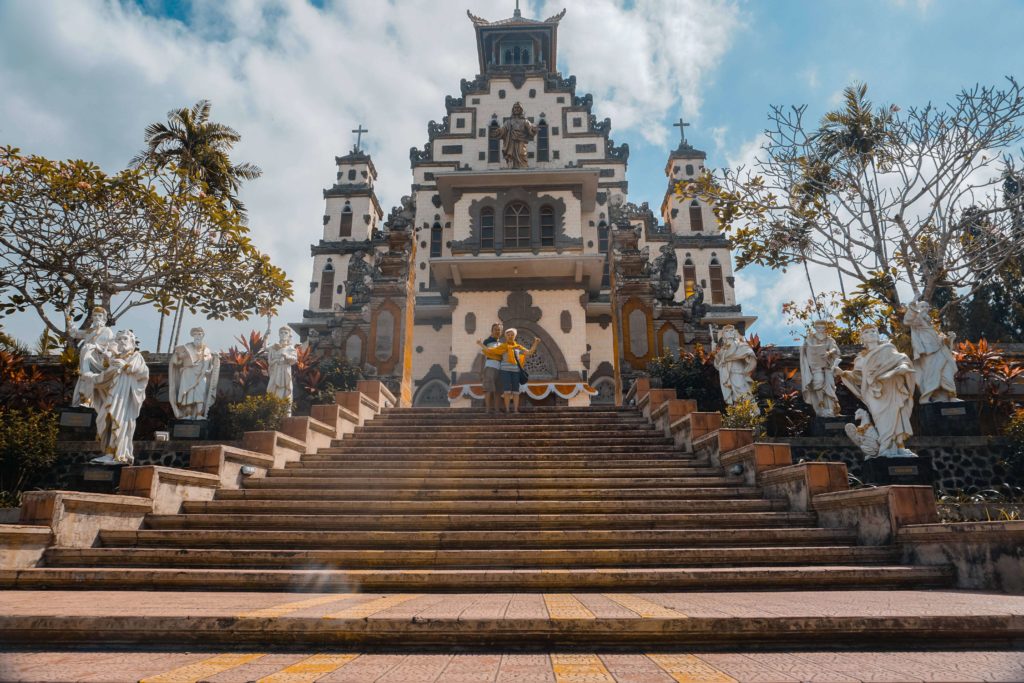 Gereja Palasari, Paduan Arsitektur Bali Eksotis dan Gotik yang Mistis