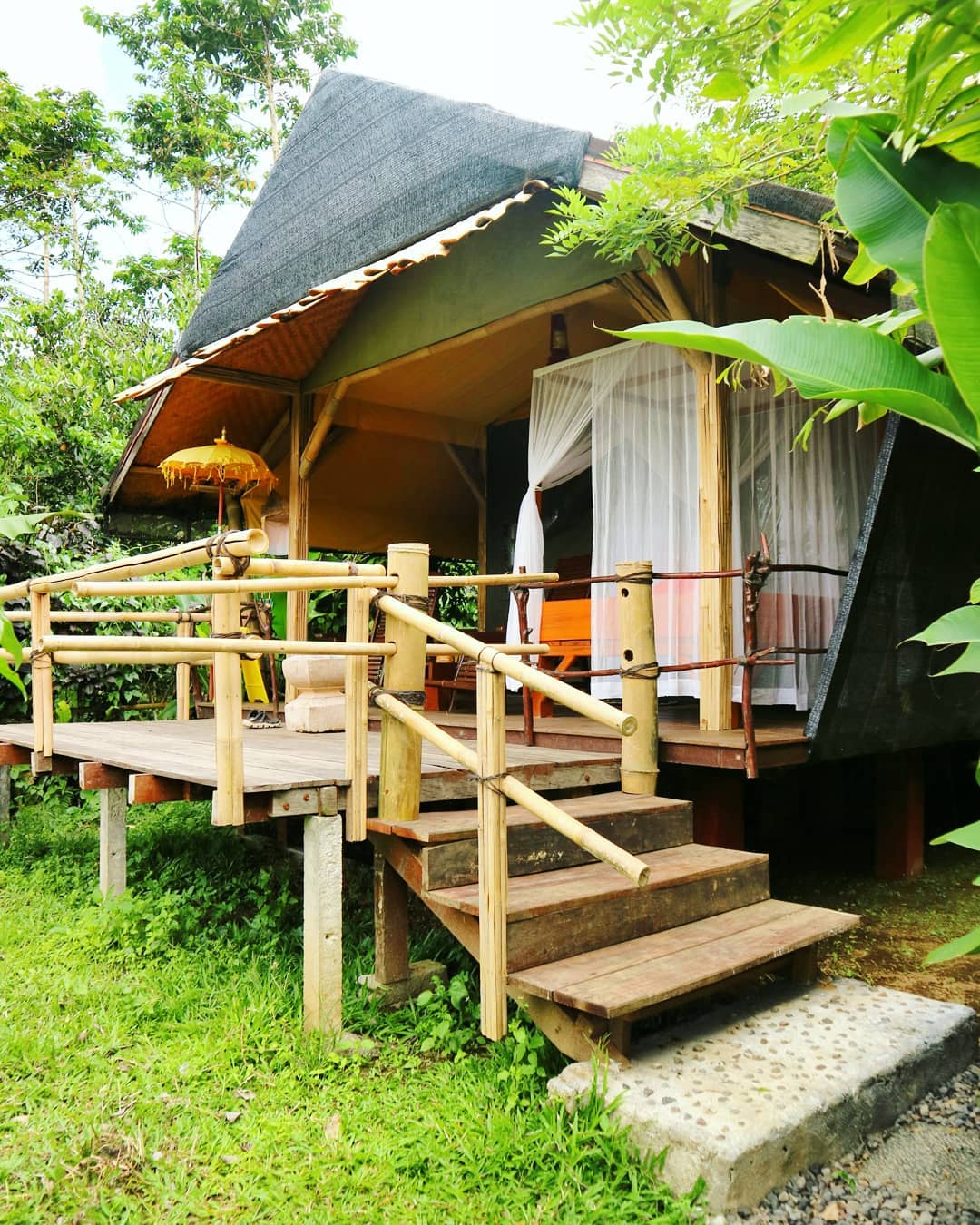 5 Glamping Resort Harga Terjangkau, Staycation Mewah Nggak Bikin ...