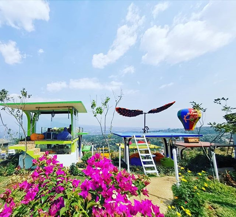 Mendaki Kopi Cafe, Rebahan Sejenak di Kaki Gunung Salak