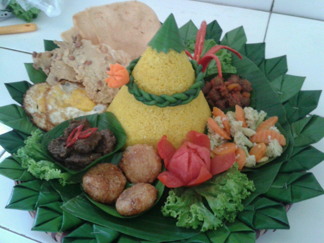 4 Macam Tumpeng di Indonesia, Beda Warna Beda Makna