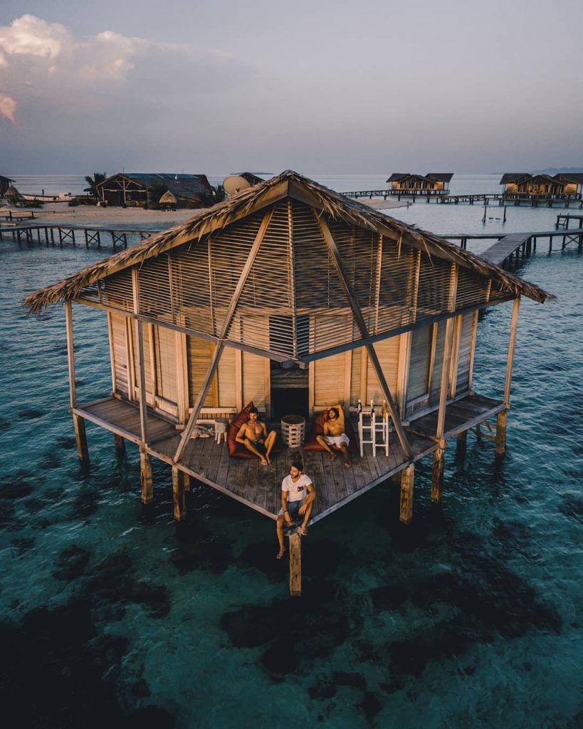 5 Resort Pinggir Pantai Terbaik di Indonesia 2019, Rebahan Jadi Makin ...