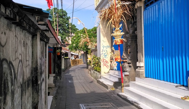 Berbeda! Situasi Pagi dan Malam di Jalan Legian Bali