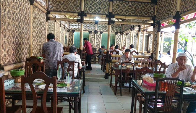 Ayam Bakar Pak Atok, Lezatnya Bikin Ketagihan