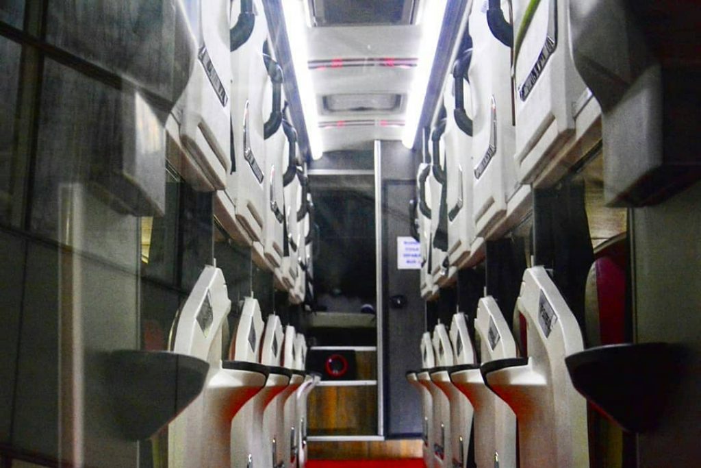 Super Nyaman! Perjalanan Darat Surabaya Jakarta dengan Sleeper Bus
