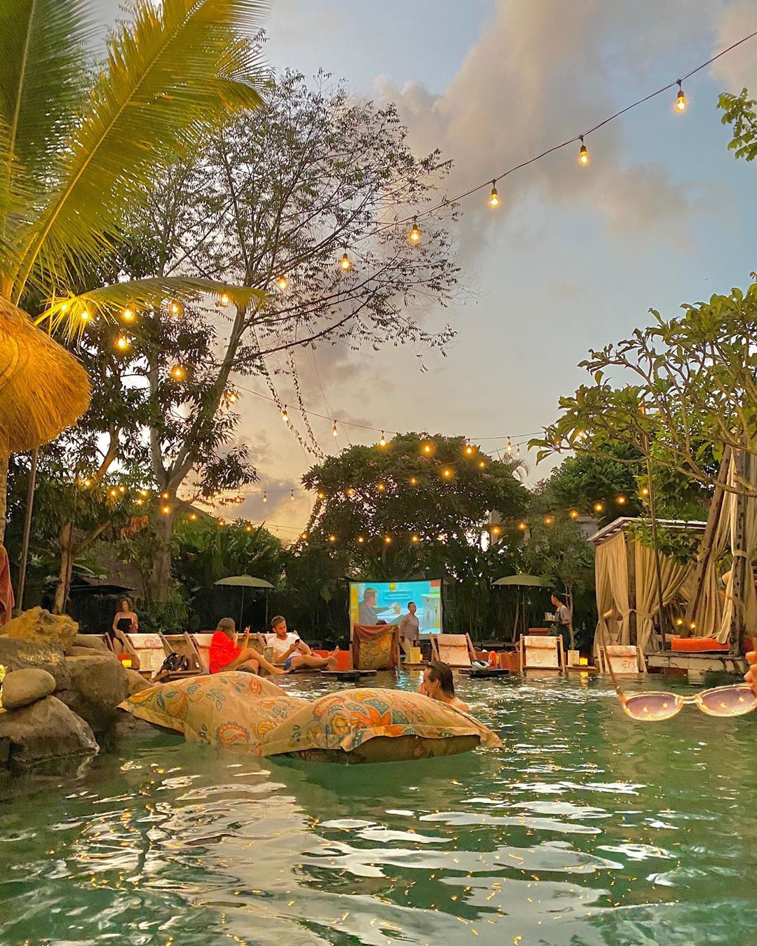 Folk Pool & Gardens, Nyantai Asik di Kafe Instagenic Bali!