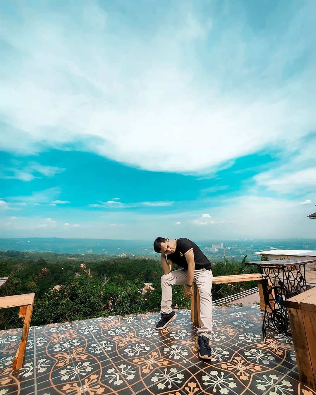 Taman Fathan Hambalang, Spot Lautan Awan hingga Sunset Menawan Kota Hujan