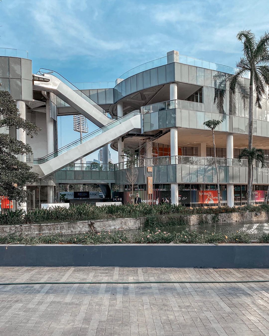 Senayan Park Mall, Belanja Asik sambil Menikmati Sunset di Tengah Ibu Kota