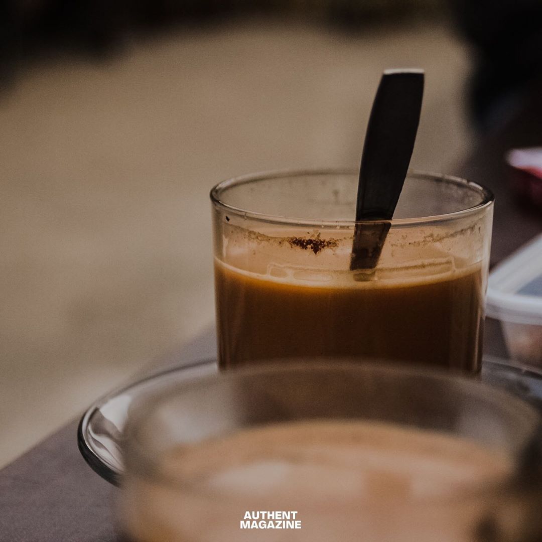 Kafe Pinggir Rel Kereta di Malang, Santai Tapi Deg-Degan