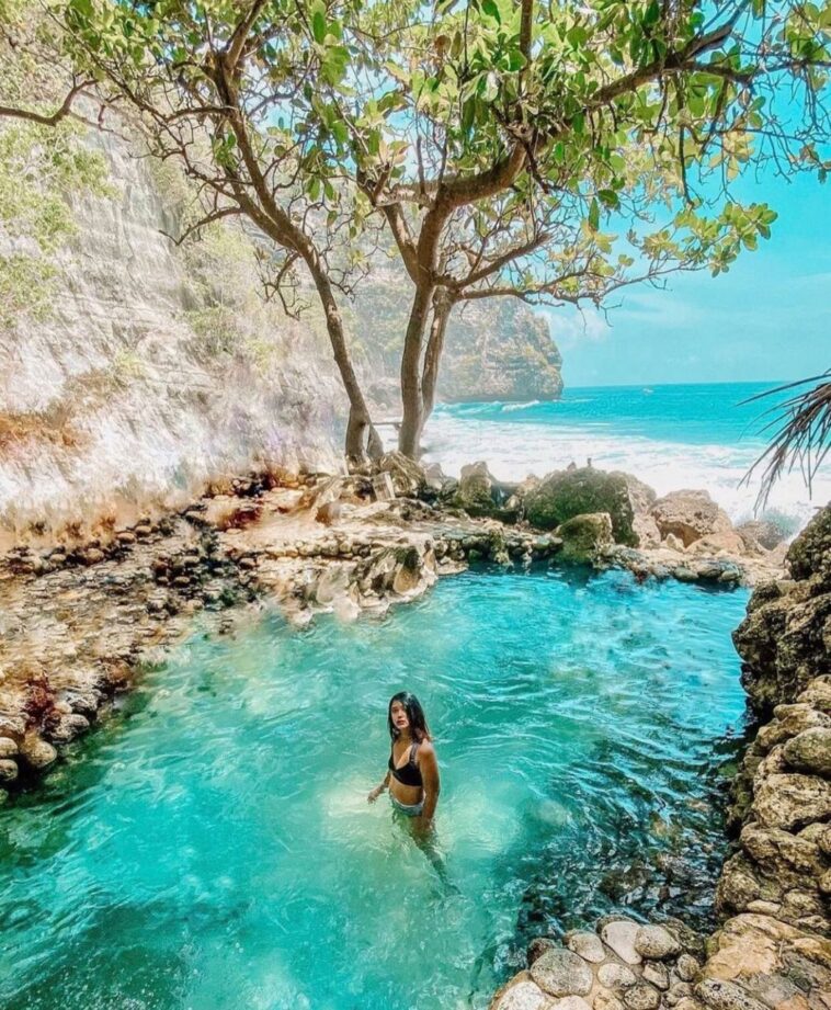 Mata Air Tembeling, Unik! Hidden Natural Pool di Pinggir Pantai