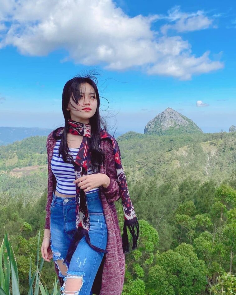 Jelajah Aneka Padang Rumput di NTT yang Jadi Spot Foto Instagenik