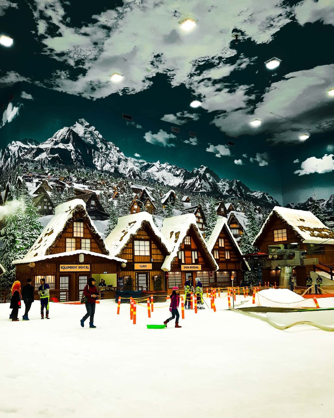 Libur Akhir Pekan Bermain Salju di Trans Snow World Bintaro