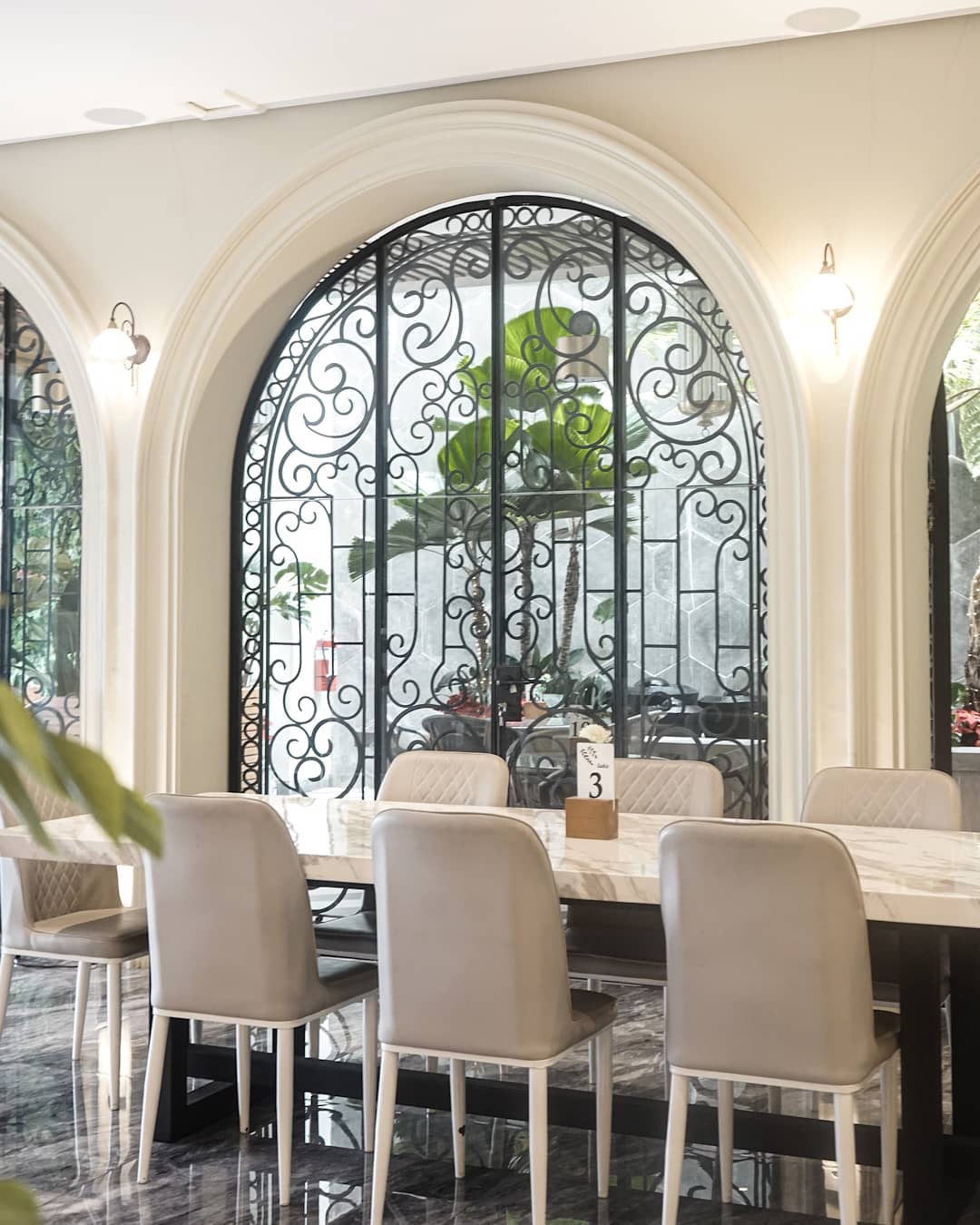 Latar Ijen Resto and Cafe di Malang, Ngopi Mewah Ala Eropa