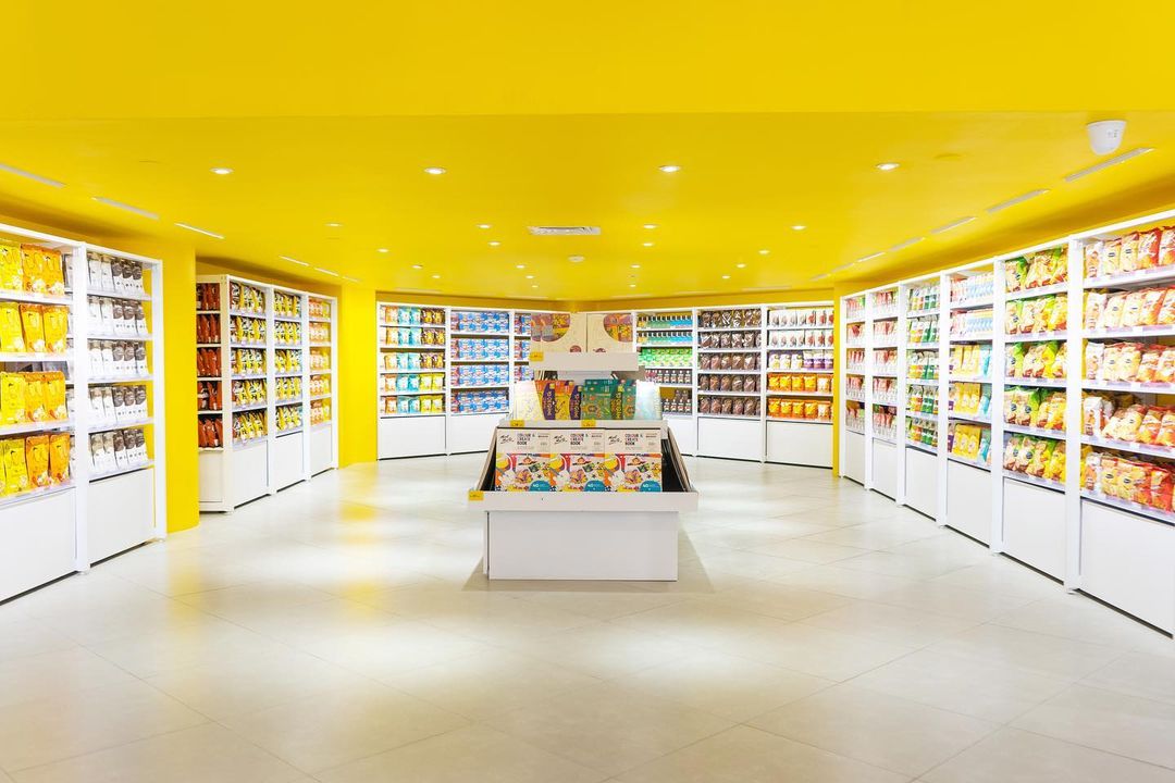 Pecinta Mie Instan Wajib Ke Sini! Instant Noodles Wall Jadi Spot OOTD Hits