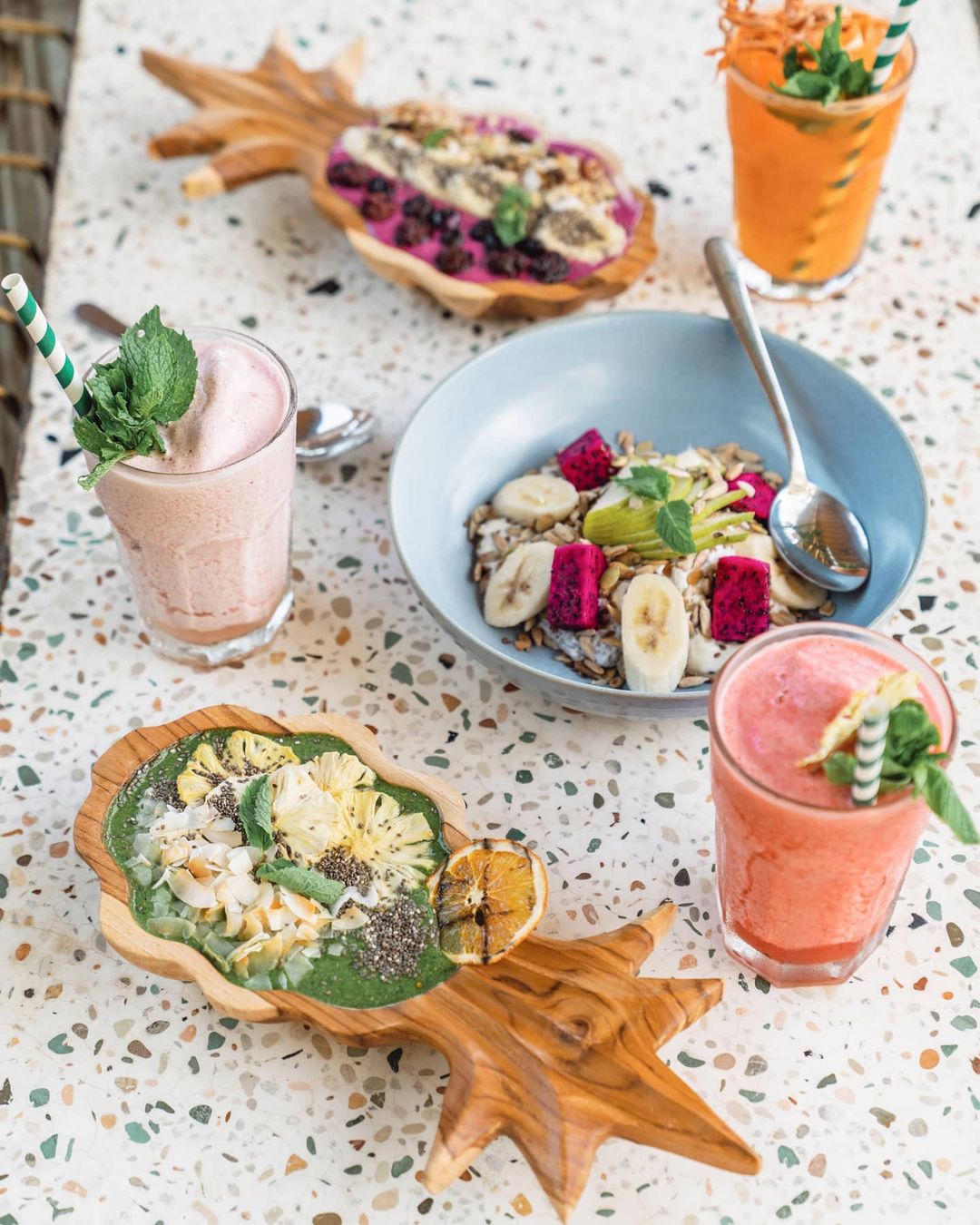 Ngafe dengan Suasana Tropikal di Fat Mermaid Cafe Bali