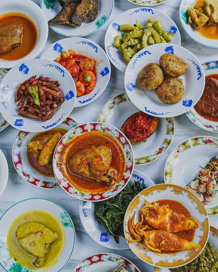 Makan Nasi Padang Cara Modern? Cuma Ada di Aroma Padang