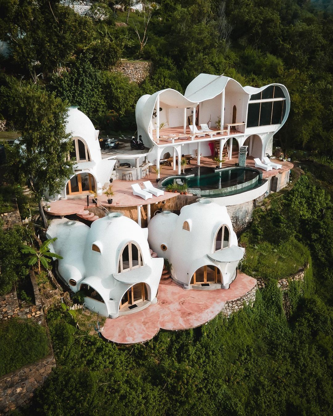 Makalele Dome Villas di Lombok, Serasa Menginap di Santorini