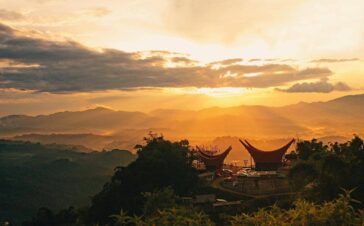 Tongkonan Lempe di Toraja, Spot Swafoto di Atas Awan