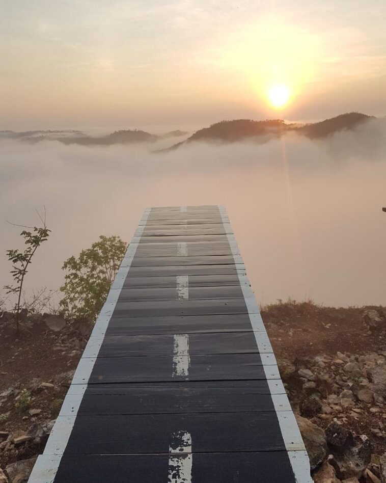 Watu Mabur Mangunan di Jogja, Berburu Sunrise Setelah Sahur