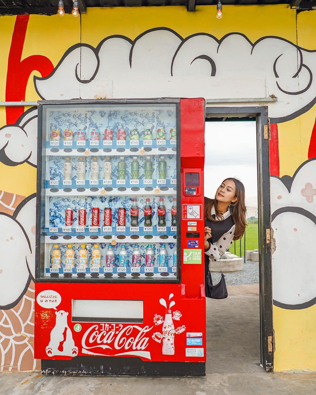 Meiji Park Cafe at Shoji Land di Sidoarjo, Dengan Pintu Unik Vending ...