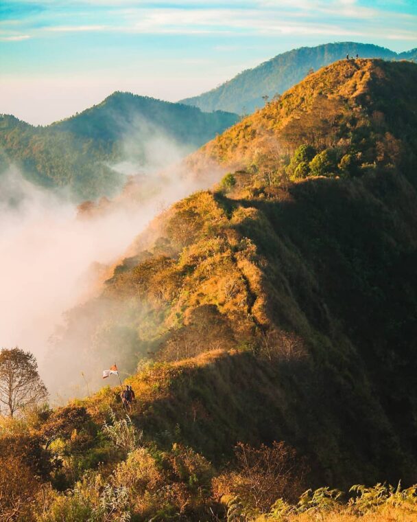 Gunung Bismo di Wonosobo, Dengan Bentuk Unik Seperti Genggaman Tangan