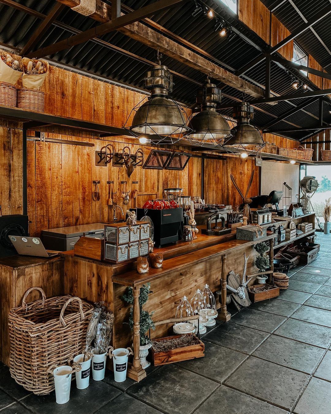 Rustic Market Trawas di Mojokerto, Tempat Nongkrong Estetik Ala Eropa