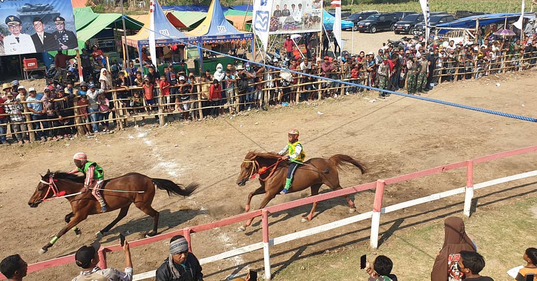 Aksi Joki Cilik di Tradisi Pacuan Kuda Kabupaten Bima Nusa Tenggara Barat