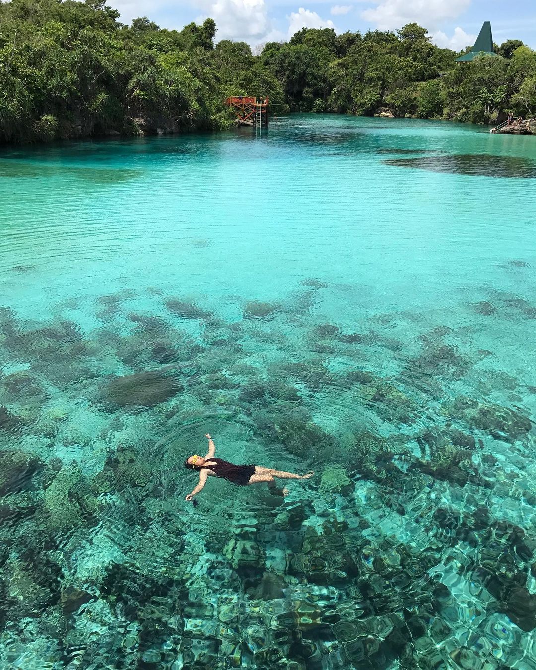 Laguna Weekuri Kolam Alami yang Dikelilingi Batuan Unik di Pulau Sumba