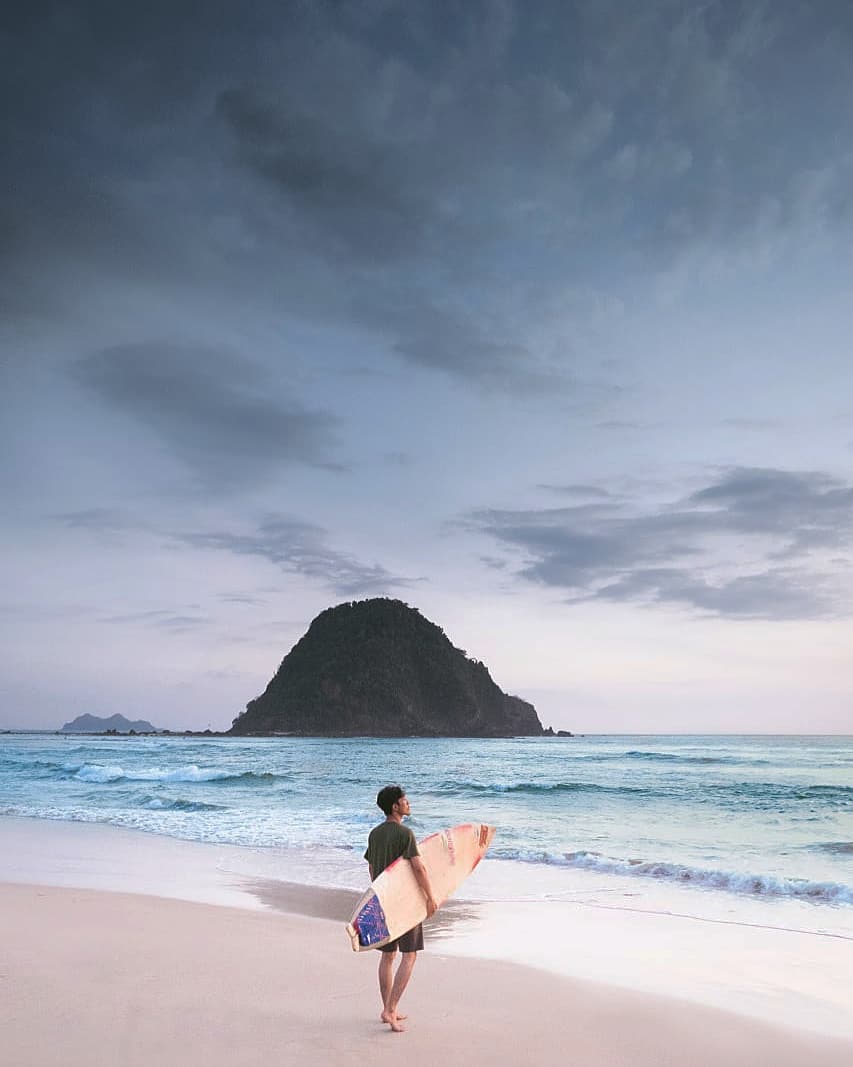 Pantai Pulau Merah Banyuwangi, Spot Terbaik Nikmati Sunset