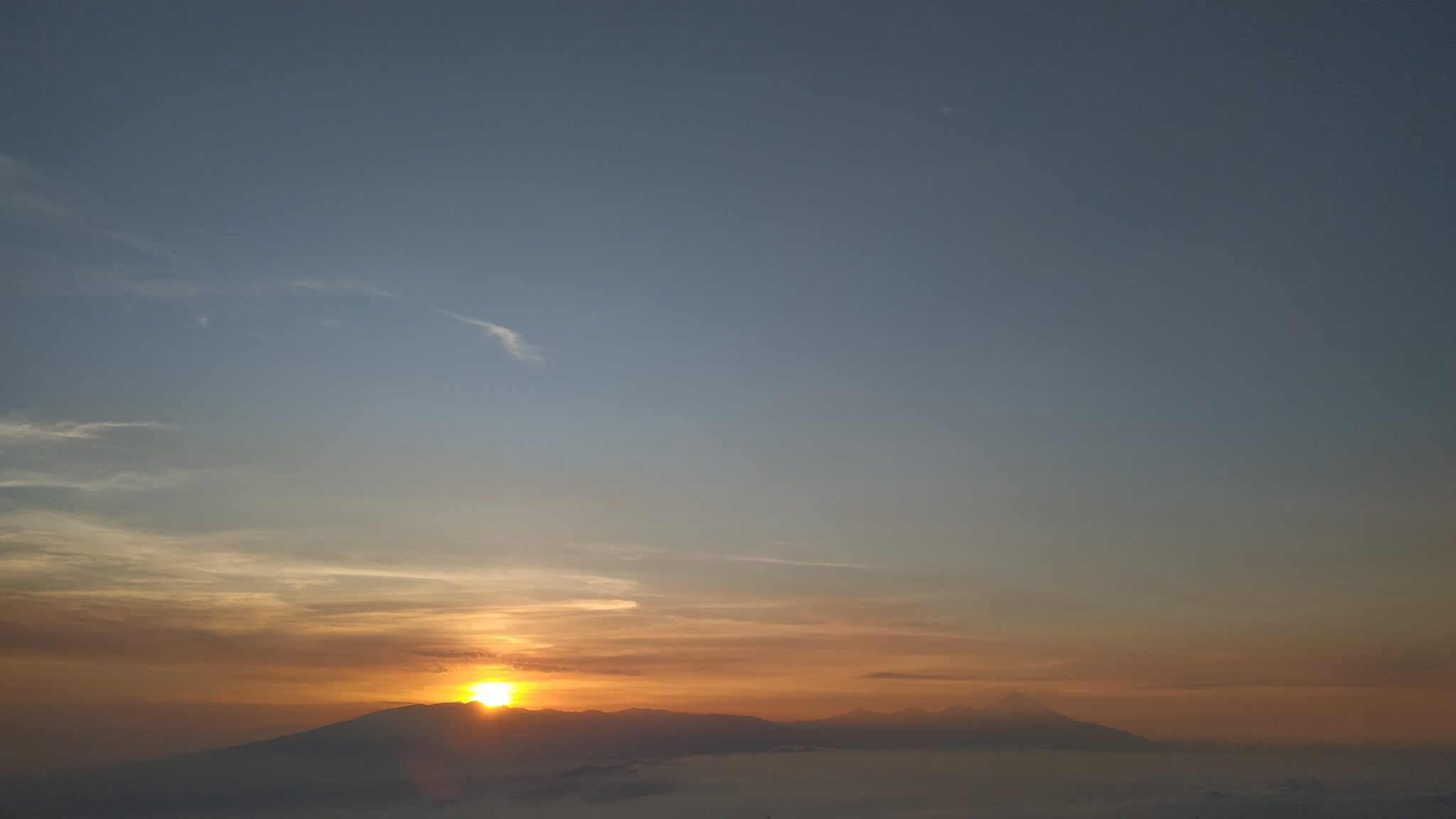 Berburu Sunrise di Puncak Sabana Lincing Arjuno Malang