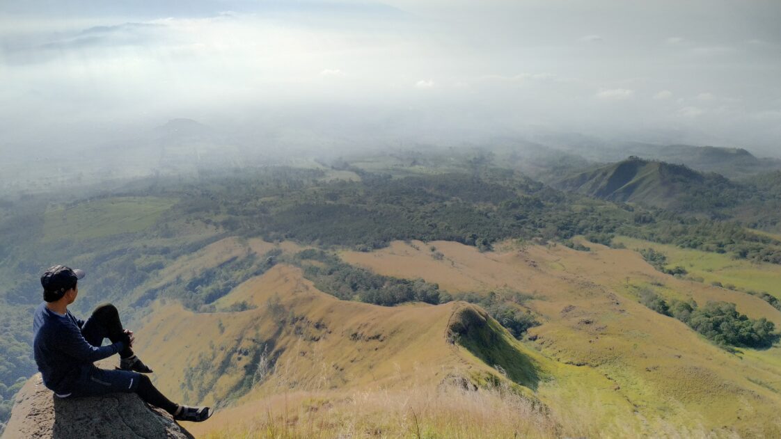 Berburu Sunrise di Puncak Sabana Lincing Arjuno Malang